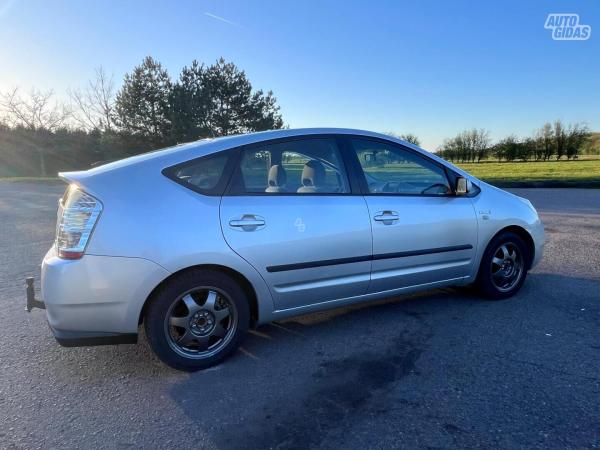 Pelēks Toyota Prius 2007 Kauņa, ar dzinēja tilpumu 1.50 L un nobraukumu 234 tūkst. km par 4200 €, foto 4 vietnē AUTOMOTO.COM.LV
