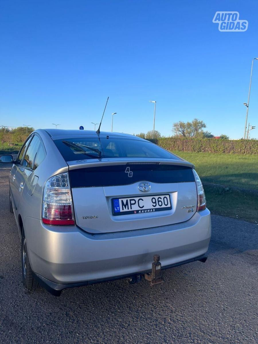 Grey Toyota Prius 2007 in Kaunas, with an engine capacity of 1.50 L and mileage of 234 thousand km for 4200 €, photo 8 on AUTOMOTO.COM.LV