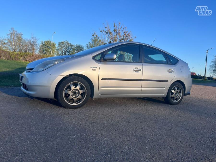 Grey Toyota Prius 2007 in Kaunas, with an engine capacity of 1.50 L and mileage of 234 thousand km for 4200 €, photo 9 on AUTOMOTO.COM.LV