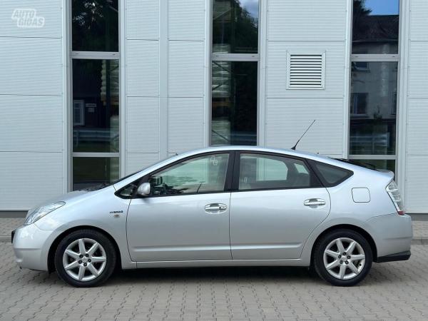 Grey Toyota Prius 2007 in Vilnius, with an engine capacity of 1.50 L and mileage of 241 thousand km for 3500 €, photo 4 on AUTOMOTO.COM.LV