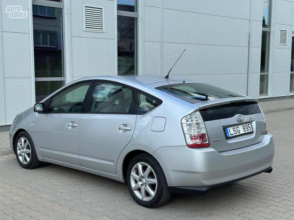 Grey Toyota Prius 2007 in Vilnius, with an engine capacity of 1.50 L and mileage of 241 thousand km for 3500 €, photo 7 on AUTOMOTO.COM.LV