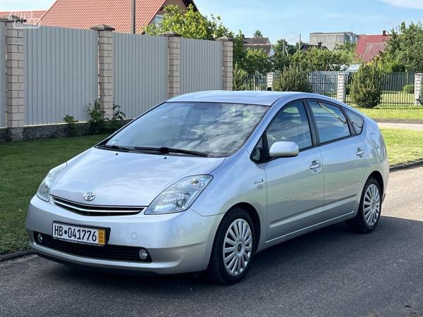 Grey Toyota Prius 2007 in Kedainiai, with an engine capacity of 1.50 L and mileage of 230 thousand km for 4300 €, photo 2 on AUTOMOTO.COM.LV