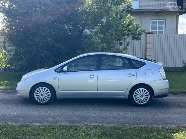 Grey Toyota Prius 2007 in Kedainiai, with an engine capacity of 1.50 L and mileage of 230 thousand km for 4300 €, photo 6 on AUTOMOTO.COM.LV