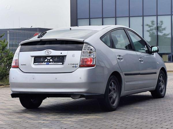 Grey Toyota Prius 2007 in Siauliai, with an engine capacity of 1.50 L and mileage of 224 thousand km for 4800 €, photo 7 on AUTOMOTO.COM.LV