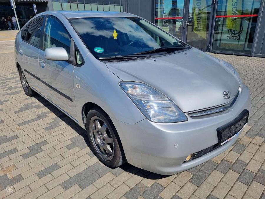 Pelēks Toyota Prius 2007 Šauļi, ar dzinēja tilpumu 1.50 L un nobraukumu 224 tūkst. km par 4900 €, foto 5 vietnē AUTOMOTO.COM.LV