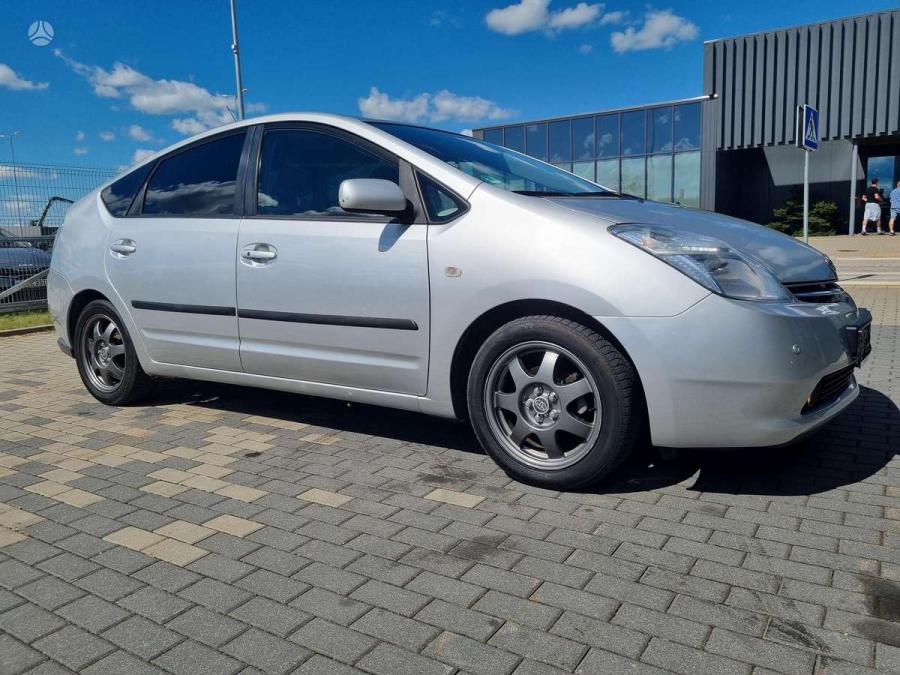 Pelēks Toyota Prius 2007 Šauļi, ar dzinēja tilpumu 1.50 L un nobraukumu 224 tūkst. km par 4900 €, foto 6 vietnē AUTOMOTO.COM.LV