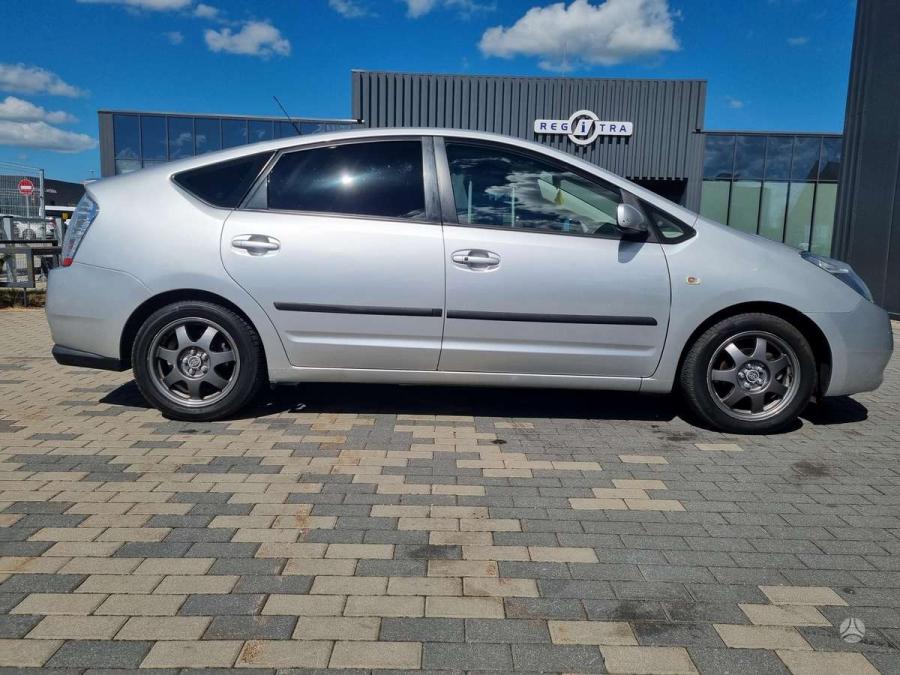 Pelēks Toyota Prius 2007 Šauļi, ar dzinēja tilpumu 1.50 L un nobraukumu 224 tūkst. km par 4900 €, foto 7 vietnē AUTOMOTO.COM.LV