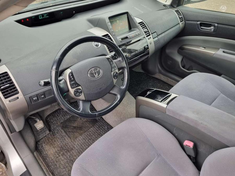 Pelēks Toyota Prius 2007 Šauļi, ar dzinēja tilpumu 1.50 L un nobraukumu 224 tūkst. km par 4900 €, foto 20 vietnē AUTOMOTO.COM.LV