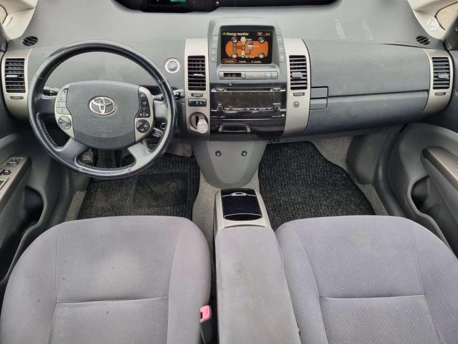 Pelēks Toyota Prius 2007 Šauļi, ar dzinēja tilpumu 1.50 L un nobraukumu 224 tūkst. km par 4900 €, foto 21 vietnē AUTOMOTO.COM.LV