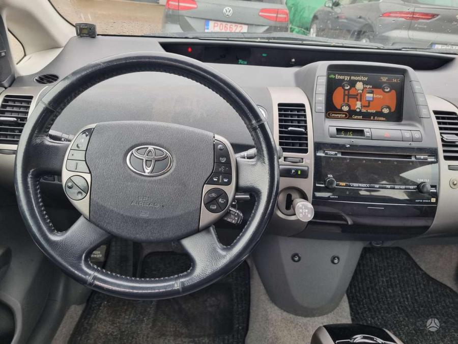 Pelēks Toyota Prius 2007 Šauļi, ar dzinēja tilpumu 1.50 L un nobraukumu 224 tūkst. km par 4900 €, foto 22 vietnē AUTOMOTO.COM.LV
