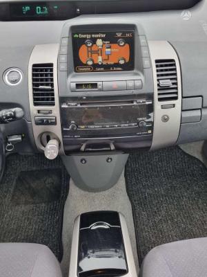Pelēks Toyota Prius 2007 Šauļi, ar dzinēja tilpumu 1.50 L un nobraukumu 224 tūkst. km par 4900 €, foto 25 vietnē AUTOMOTO.COM.LV