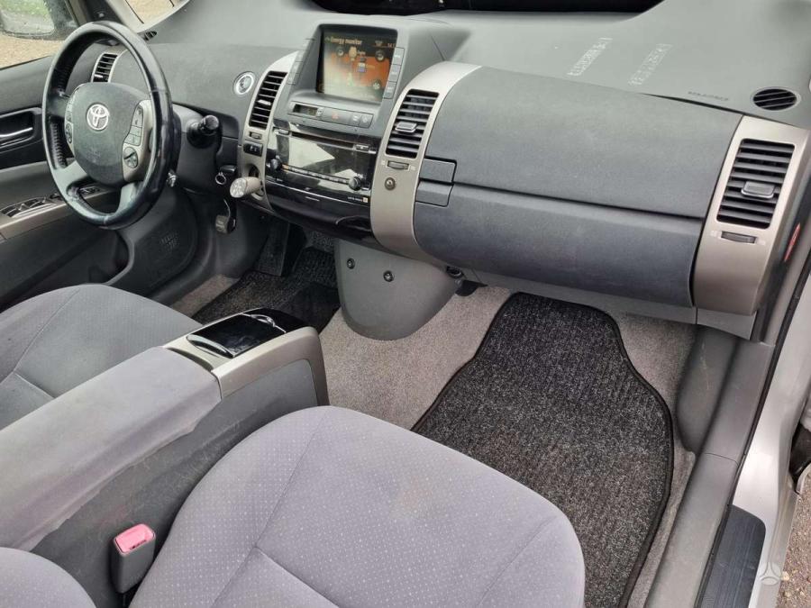 Pelēks Toyota Prius 2007 Šauļi, ar dzinēja tilpumu 1.50 L un nobraukumu 224 tūkst. km par 4900 €, foto 27 vietnē AUTOMOTO.COM.LV