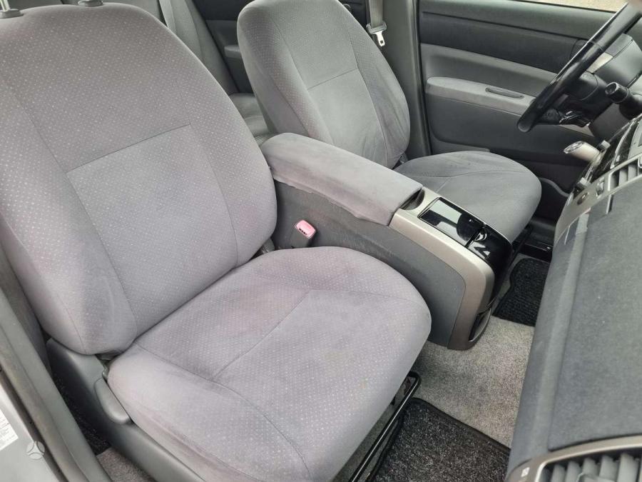 Pelēks Toyota Prius 2007 Šauļi, ar dzinēja tilpumu 1.50 L un nobraukumu 224 tūkst. km par 4900 €, foto 29 vietnē AUTOMOTO.COM.LV