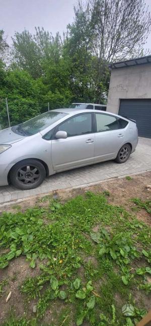Pelēks Toyota Prius 2007 Kauņa, ar dzinēja tilpumu 1.50 L un nobraukumu 430 tūkst. km par 2550 €, foto  vietnē AUTOMOTO.COM.LV