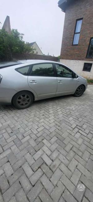 Pelēks Toyota Prius 2007 Kauņa, ar dzinēja tilpumu 1.50 L un nobraukumu 430 tūkst. km par 2550 €, foto 3 vietnē AUTOMOTO.COM.LV