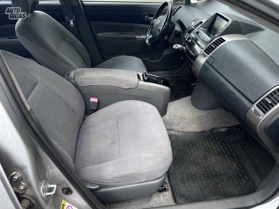 Pelēks Toyota Prius 2007 Kauņa, ar dzinēja tilpumu 1.50 L un nobraukumu 300 tūkst. km par 1700 €, foto 16 vietnē AUTOMOTO.COM.LV