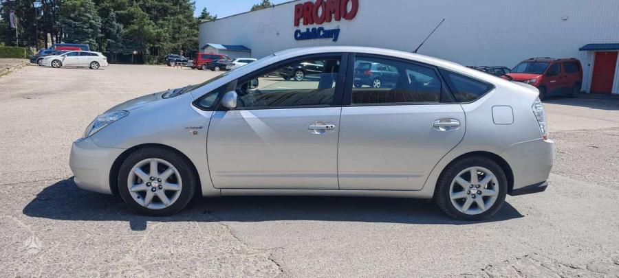 Pelēks Toyota Prius 2007 Utena, ar dzinēja tilpumu 1.50 L un nobraukumu 237 tūkst. km par 4150 €, foto 3 vietnē AUTOMOTO.COM.LV