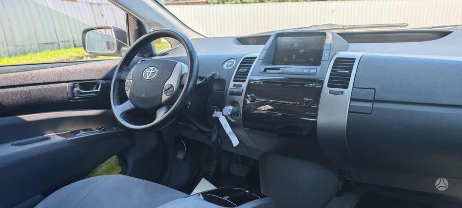 Pelēks Toyota Prius 2007 Utena, ar dzinēja tilpumu 1.50 L un nobraukumu 237 tūkst. km par 4150 €, foto 13 vietnē AUTOMOTO.COM.LV