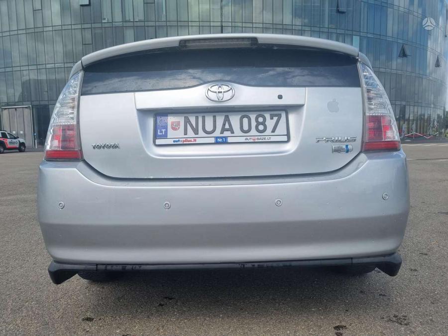 Grey Toyota Prius 2007 in Siauliai, with an engine capacity of 1.50 L and mileage of 224 thousand km for 4900 €, photo 12 on AUTOMOTO.COM.LV