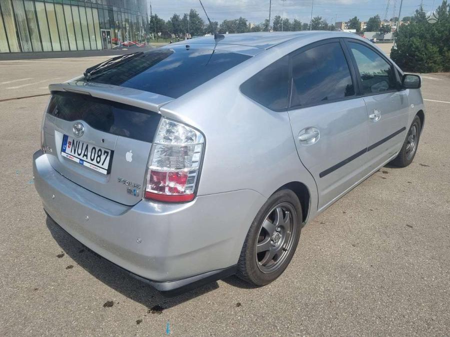 Grey Toyota Prius 2007 in Siauliai, with an engine capacity of 1.50 L and mileage of 224 thousand km for 4900 €, photo 14 on AUTOMOTO.COM.LV