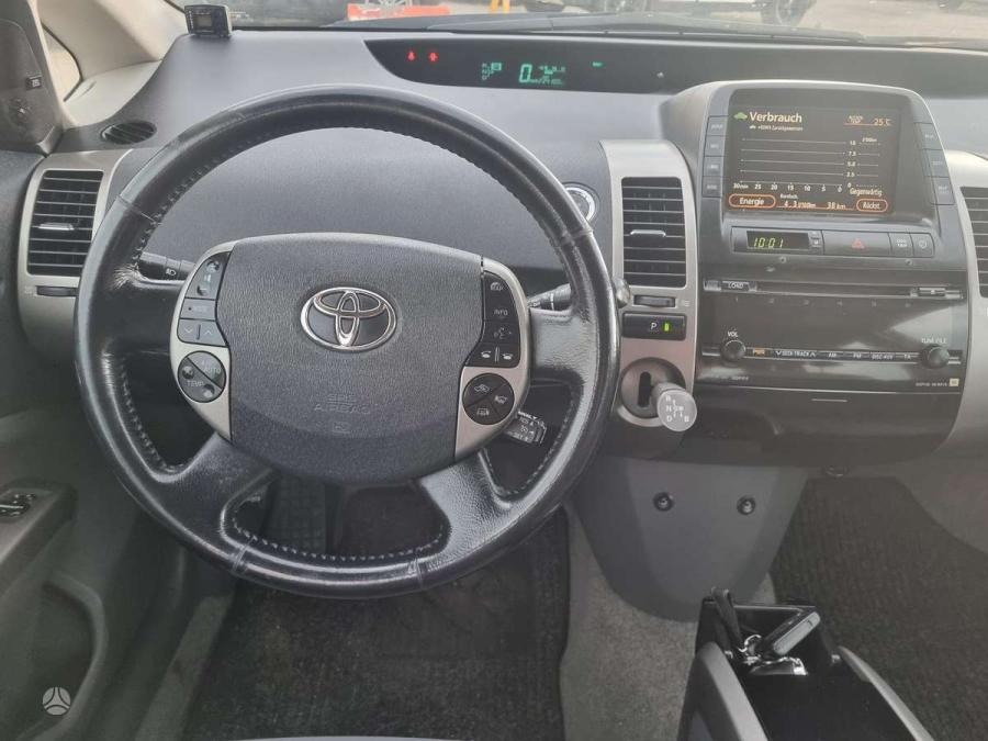 Grey Toyota Prius 2007 in Siauliai, with an engine capacity of 1.50 L and mileage of 224 thousand km for 4900 €, photo 25 on AUTOMOTO.COM.LV