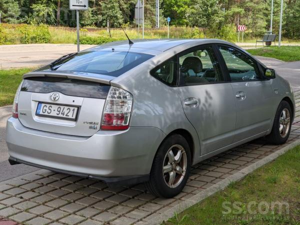 Grey Toyota Prius 2007 in Jurmala, with an engine capacity of 1.50 L and mileage of 195 thousand km for 4690 €, photo 3 on AUTOMOTO.COM.LV