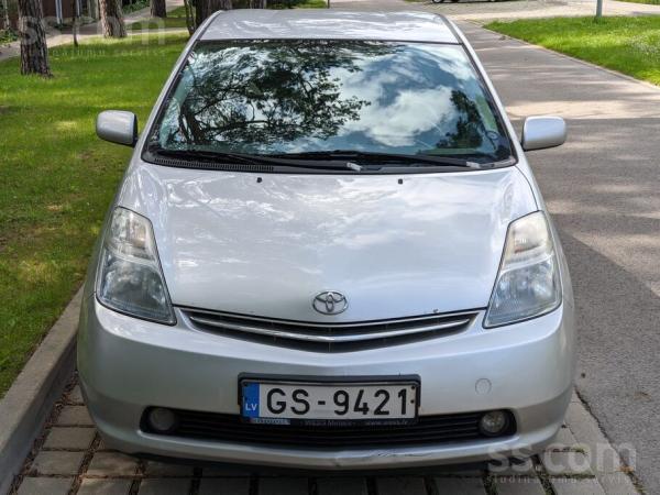 Grey Toyota Prius 2007 in Jurmala, with an engine capacity of 1.50 L and mileage of 195 thousand km for 4690 €, photo 1 on AUTOMOTO.COM.LV