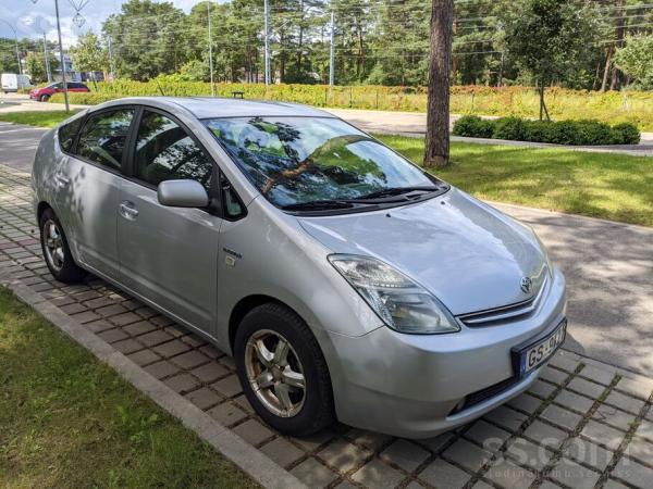 Grey Toyota Prius 2007 in Jurmala, with an engine capacity of 1.50 L and mileage of 195 thousand km for 4690 €, photo 2 on AUTOMOTO.COM.LV