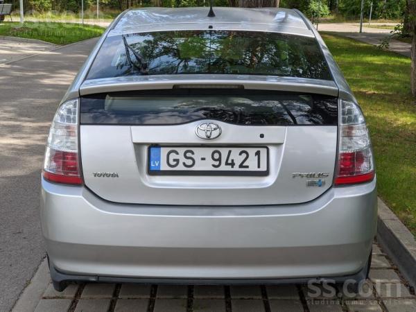 Grey Toyota Prius 2007 in Jurmala, with an engine capacity of 1.50 L and mileage of 195 thousand km for 4690 €, photo 4 on AUTOMOTO.COM.LV