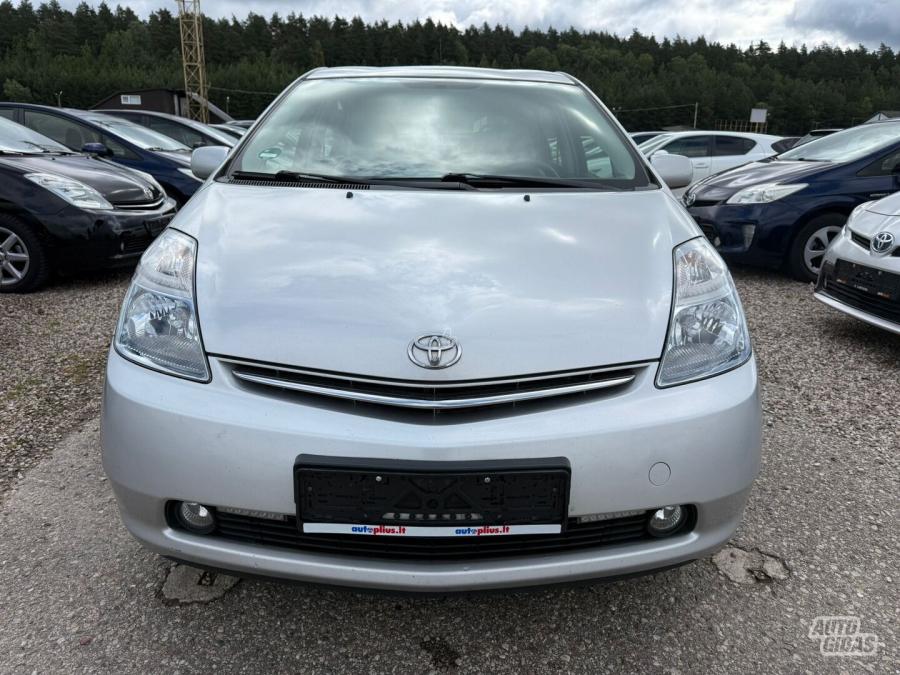 Grey Toyota Prius 2007 in Vilnius, with an engine capacity of 1.50 L and mileage of 227 thousand km for 4950 €, photo 1 on AUTOMOTO.COM.LV