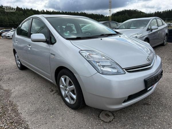 Grey Toyota Prius 2007 in Vilnius, with an engine capacity of 1.50 L and mileage of 227 thousand km for 4950 €, photo 2 on AUTOMOTO.COM.LV