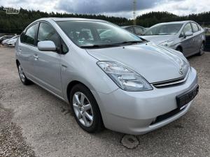 Grey Toyota Prius 2007 in Vilnius, with an engine capacity of 1.50 L and mileage of 227 thousand km for 4950 €, photo 3 on AUTOMOTO.COM.LV