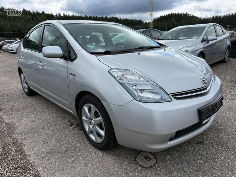 Grey Toyota Prius 2007 in Vilnius, with an engine capacity of 1.50 L and mileage of 227 thousand km for 4950 €, photo 3 on AUTOMOTO.COM.LV