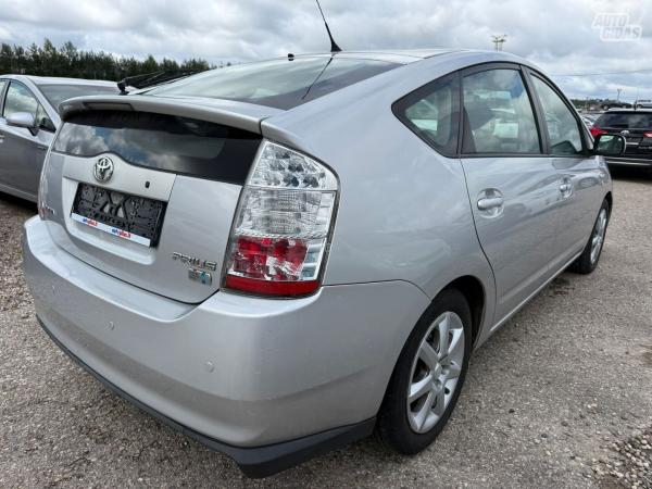 Grey Toyota Prius 2007 in Vilnius, with an engine capacity of 1.50 L and mileage of 227 thousand km for 4950 €, photo 5 on AUTOMOTO.COM.LV