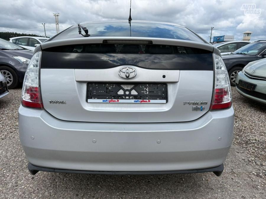 Grey Toyota Prius 2007 in Vilnius, with an engine capacity of 1.50 L and mileage of 227 thousand km for 4950 €, photo 7 on AUTOMOTO.COM.LV