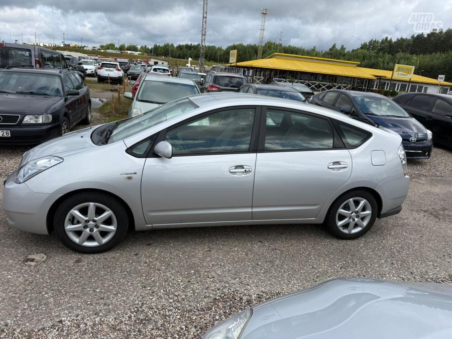 Grey Toyota Prius 2007 in Vilnius, with an engine capacity of 1.50 L and mileage of 227 thousand km for 4950 €, photo 8 on AUTOMOTO.COM.LV