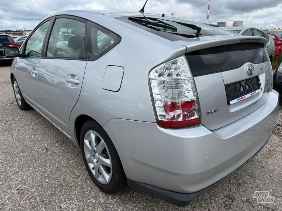 Grey Toyota Prius 2007 in Vilnius, with an engine capacity of 1.50 L and mileage of 227 thousand km for 4950 €, photo 9 on AUTOMOTO.COM.LV