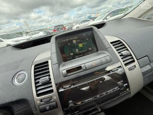 Grey Toyota Prius 2007 in Vilnius, with an engine capacity of 1.50 L and mileage of 227 thousand km for 4950 €, photo 10 on AUTOMOTO.COM.LV