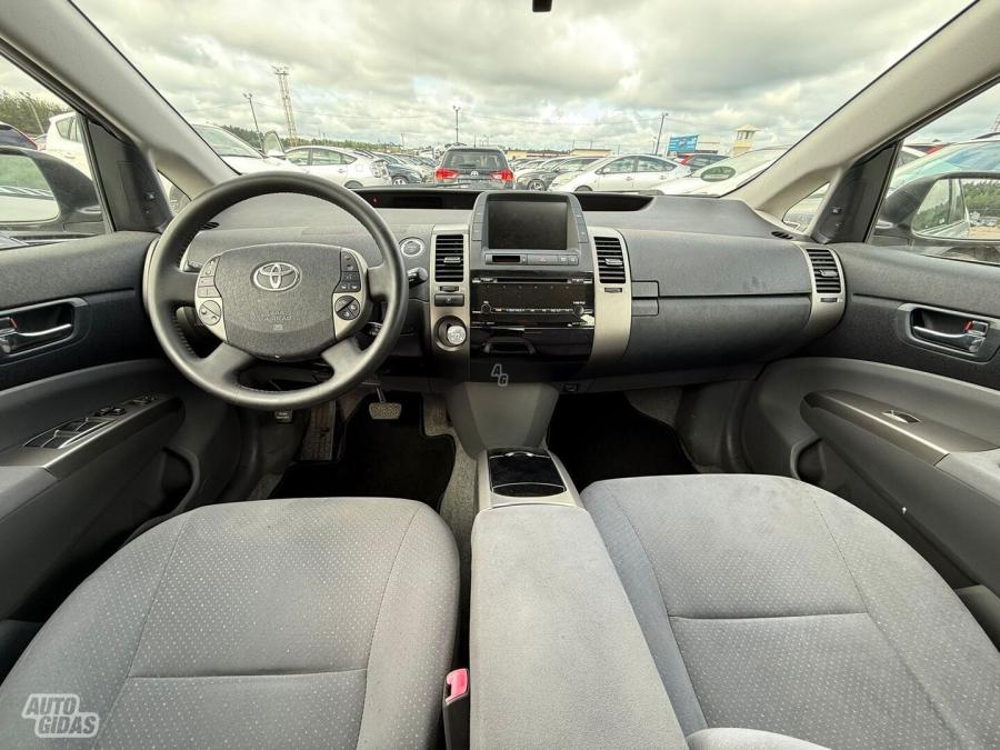 Grey Toyota Prius 2007 in Vilnius, with an engine capacity of 1.50 L and mileage of 227 thousand km for 4950 €, photo 12 on AUTOMOTO.COM.LV