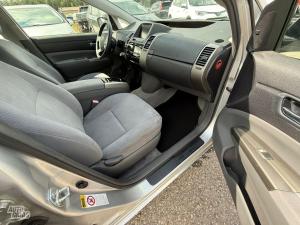 Grey Toyota Prius 2007 in Vilnius, with an engine capacity of 1.50 L and mileage of 227 thousand km for 4950 €, photo 14 on AUTOMOTO.COM.LV