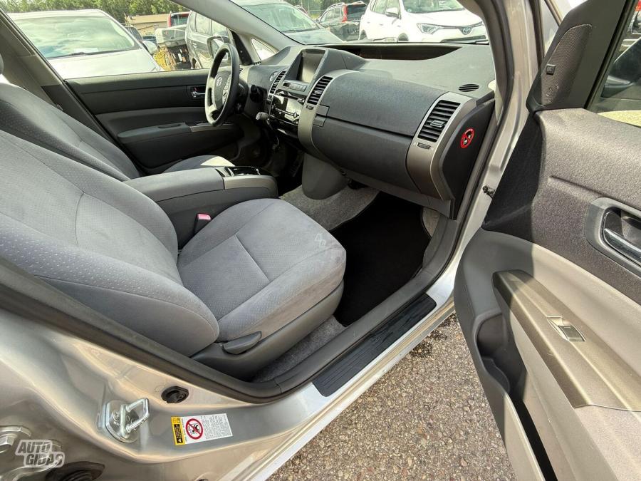 Grey Toyota Prius 2007 in Vilnius, with an engine capacity of 1.50 L and mileage of 227 thousand km for 4950 €, photo 14 on AUTOMOTO.COM.LV