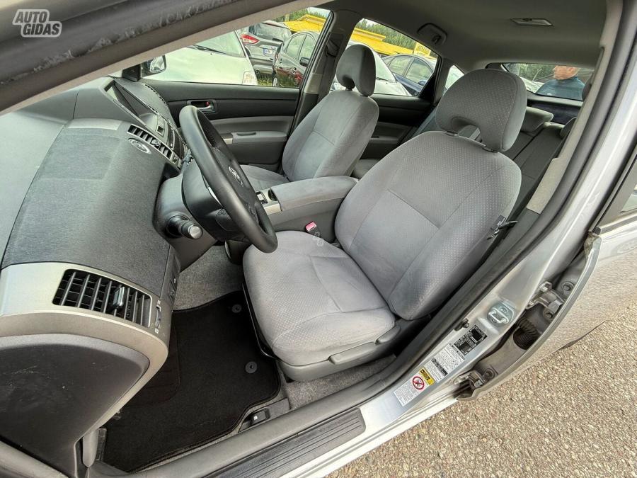 Grey Toyota Prius 2007 in Vilnius, with an engine capacity of 1.50 L and mileage of 227 thousand km for 4950 €, photo 17 on AUTOMOTO.COM.LV