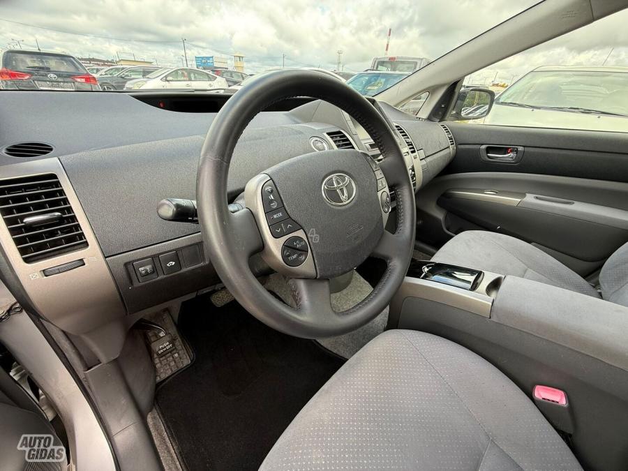 Grey Toyota Prius 2007 in Vilnius, with an engine capacity of 1.50 L and mileage of 227 thousand km for 4950 €, photo 19 on AUTOMOTO.COM.LV
