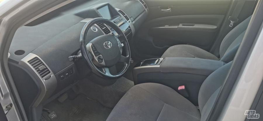 Grey Toyota Prius 2007 in Vilnius, with an engine capacity of 1.50 L and mileage of 318 thousand km for 2650 €, photo 6 on AUTOMOTO.COM.LV