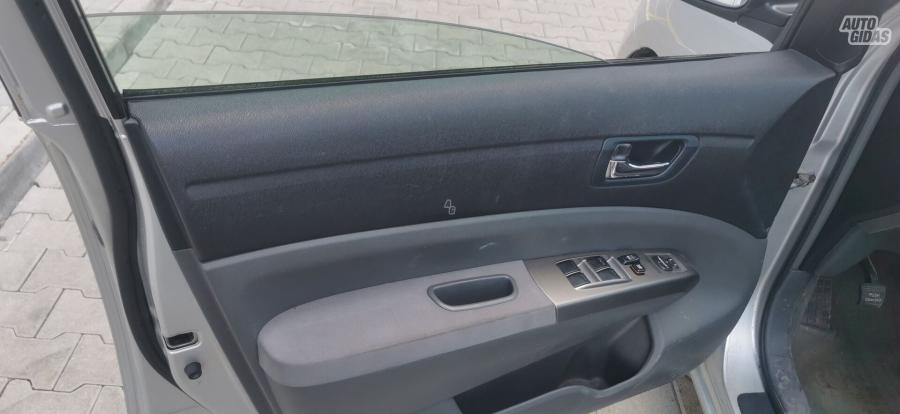 Grey Toyota Prius 2007 in Vilnius, with an engine capacity of 1.50 L and mileage of 318 thousand km for 2650 €, photo 8 on AUTOMOTO.COM.LV