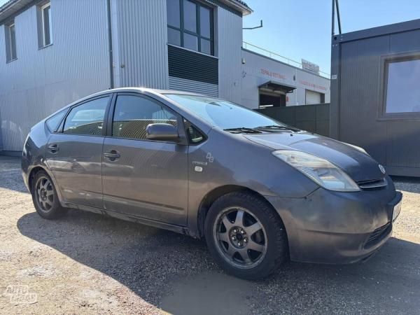 Grey Toyota Prius 2007 in Vilnius, with an engine capacity of 1.50 L and mileage of 403 thousand km for 1900 €, photo 2 on AUTOMOTO.COM.LV