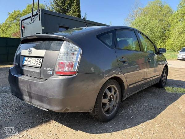 Grey Toyota Prius 2007 in Vilnius, with an engine capacity of 1.50 L and mileage of 403 thousand km for 1900 €, photo 3 on AUTOMOTO.COM.LV