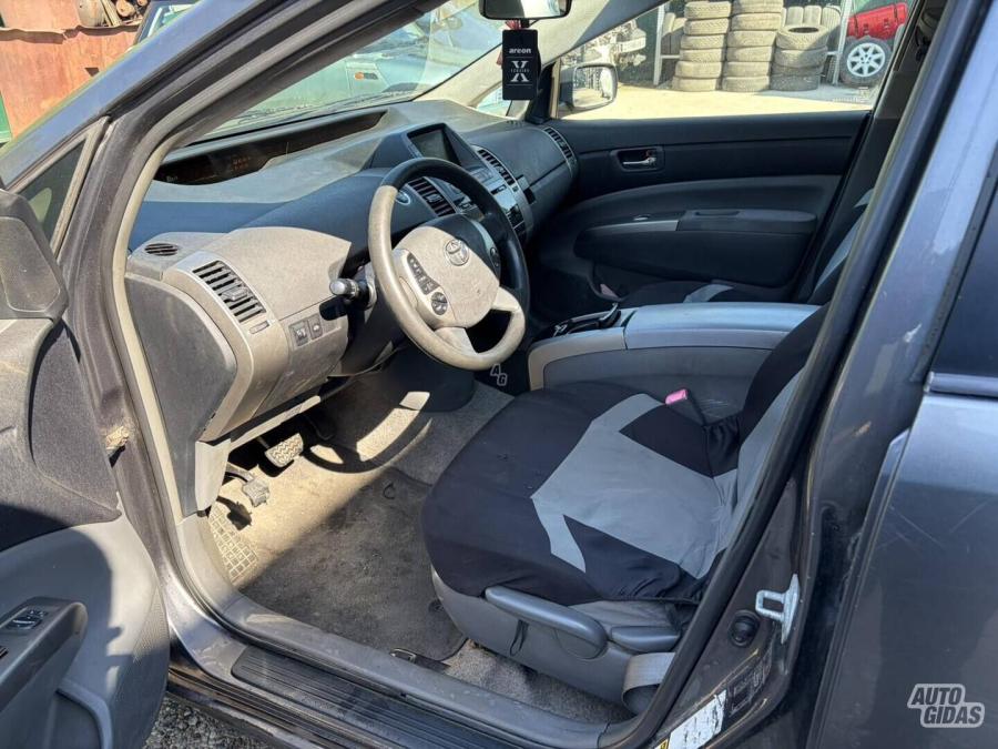 Grey Toyota Prius 2007 in Vilnius, with an engine capacity of 1.50 L and mileage of 403 thousand km for 1900 €, photo 5 on AUTOMOTO.COM.LV