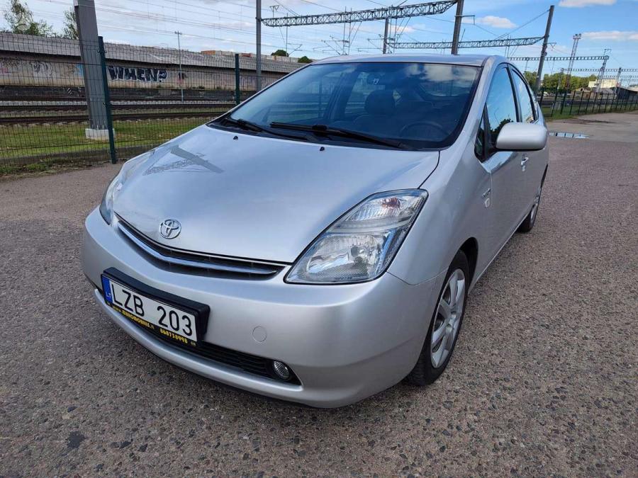Grey Toyota Prius 2007 in Siauliai, with an engine capacity of 1.50 L and mileage of 273 thousand km for 3150 €, photo 1 on AUTOMOTO.COM.LV