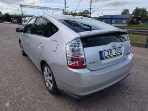 Grey Toyota Prius 2007 in Siauliai, with an engine capacity of 1.50 L and mileage of 273 thousand km for 3150 €, photo 5 on AUTOMOTO.COM.LV